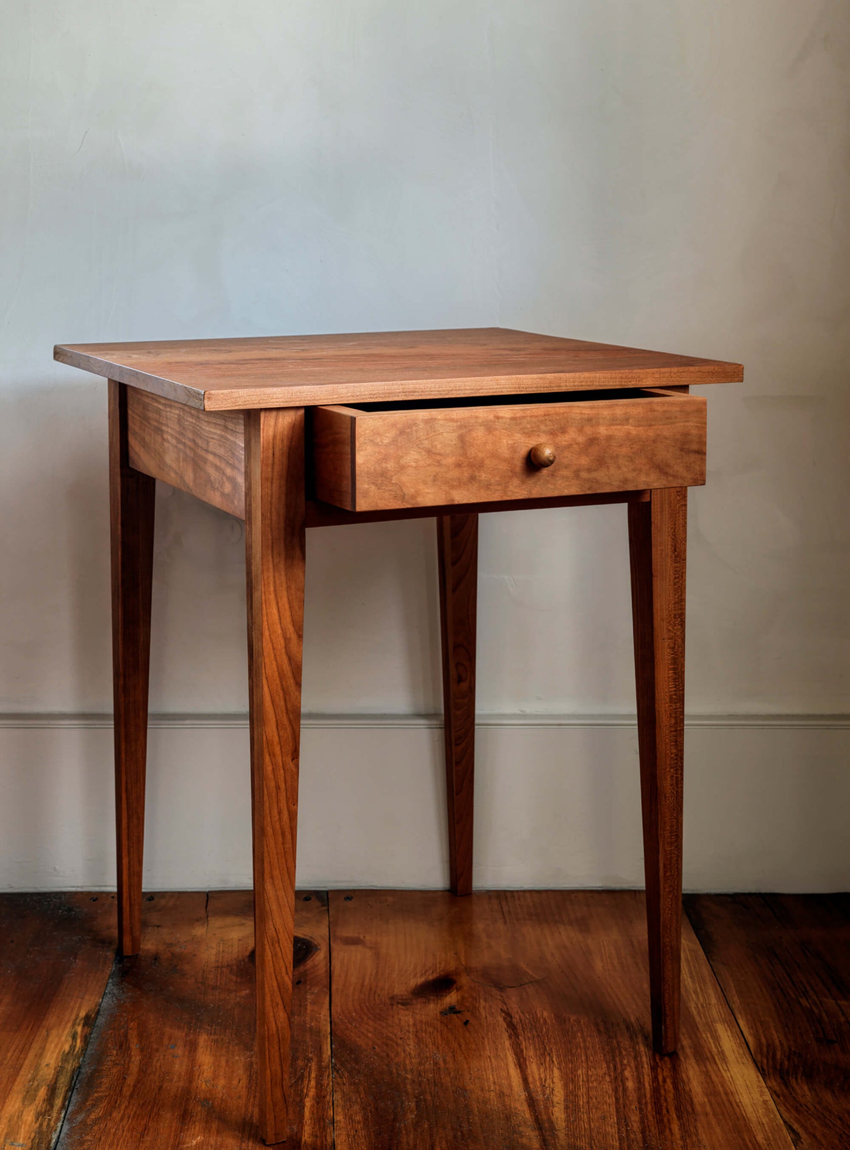 Nightstand – Roseland